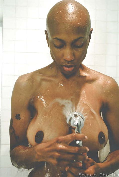 Kwentonza Nude Model Shesfreaky