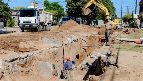 Ejecutan desagüe pluvial que evitará anegamientos en la calle Mauricio Revigliono
