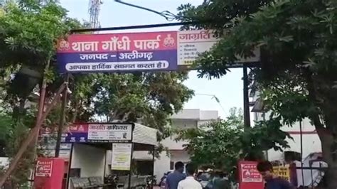 Up शादीशुदा प्रेमिका के घर तमंचा लेकर पहुंचा प्रेमी पति से छीना झपटी
