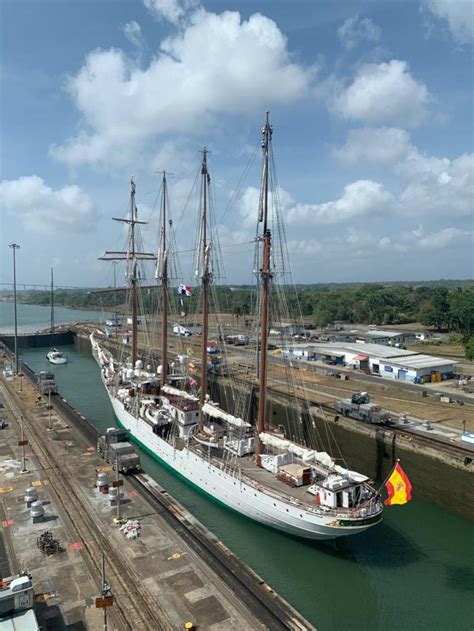 Armada En Imágenes Así Atraviesa El Juan Sebastián De Elcano El