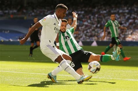 ريال مدريد يهزم ريال بيتيس ويفض الشراكة في صدارة الدوري الإسباني