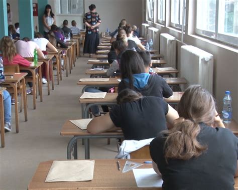 Osmaci U Dimitrovgradu Re Avali Zadatke Iz Matematike U Okviru Polaganja Male Mature U Enici