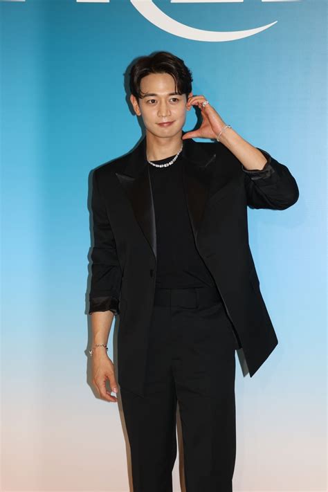 蔡卓妍阿sa冇俾關智斌睇死瘦過做女嗰陣 韓泰星minho Dew開心來港見fans 星島日報