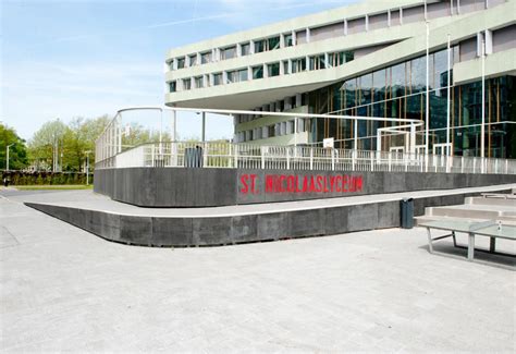 Traphekken En Sportdekconstructie St Nicolaas Lyceum