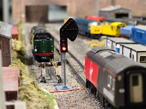 N Gauge 3 Aspect Signal With Cage With Pos 4 5 6 Cr Signals