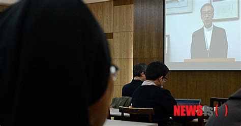 강우일 주교의 메시지 상영되는 한국천주교중앙협의회