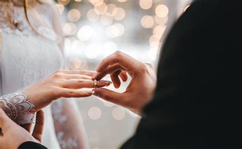 2 Waktu Dilarang Berhubungan Intim Menurut Islam Suami Istri Wajib