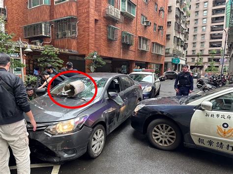圍捕詐團遭衝撞 路邊水泥桶立大功！新北警逮2車手 社會 中時新聞網