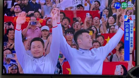 主播：他們牽手了！他們牽手了！要不要結婚了！ 快被主播們笑死🤣🤣 金牌二連霸真的不容易，辛苦了！ 比賽看完分不清楚臉上是汗水還是淚水 實在非常