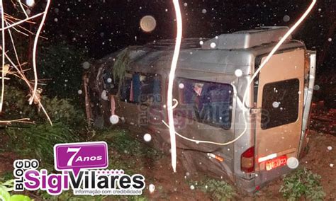 Barreiras Cerca de 10 pessoas ficam feridas após Van capotar na BR 135