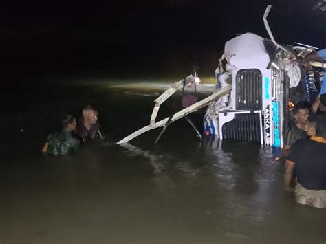 මනම්පිටිය බස් අනතුරින් මියගිය ගණන තවත් ඉහළට අතුරුදන් වූවන් සොයා