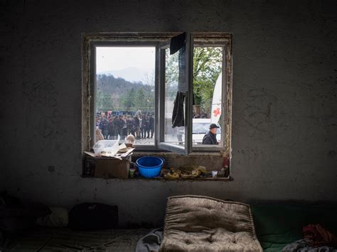Con Larrivo Dellinverno Migliaia Di Migranti Rimangono Intrappolati