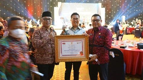 SAKIP Dan RB Pemkab Kukar Bernilai B Penghargaan Diserahkan Menteri PAN RB Kepada Wabup