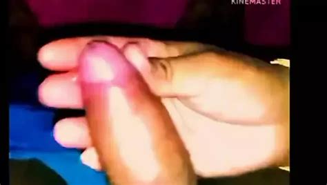 Mädchen Sitzt Vor Dino Wandteppich Und Enthüllt Große Titten Xhamster