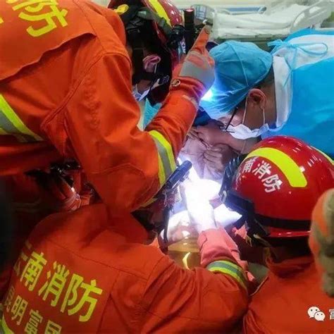 我为群众办实事｜富民消防速取“咬手”铁环救援富民县钳子