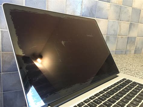 Retina MacBook Pro Users Complain Anti Reflective Display Coating Is Wearing Off Photos