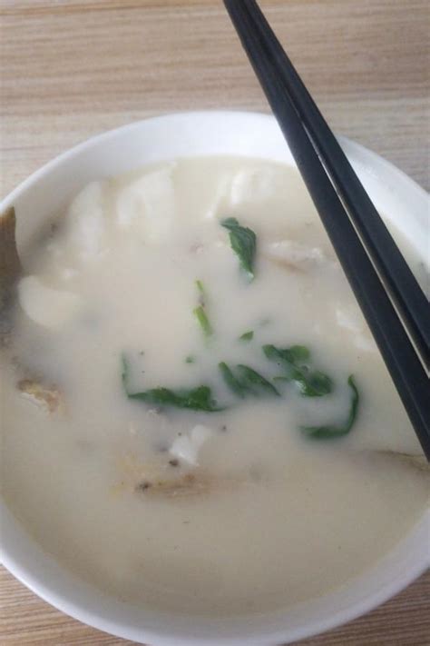 【奶白鲫鱼汤图片】吃多了可爱多下厨房