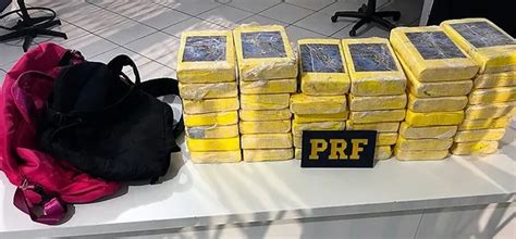 Duas mulheres são presas após serem flagradas carga de cocaína avaliada em R milhões
