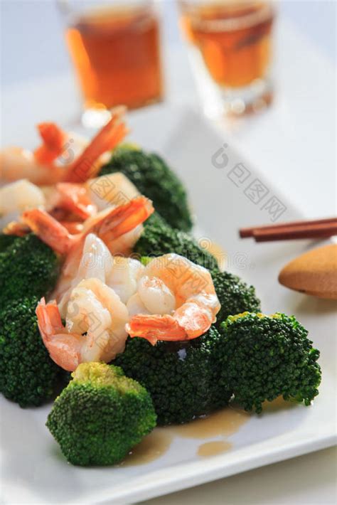 胡萝卜炒西兰花虾仁 包图企业站
