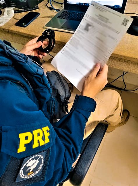 PRF prende foragidos da justiça em Manaus durante fiscalizações Polícia Rodoviária Federal