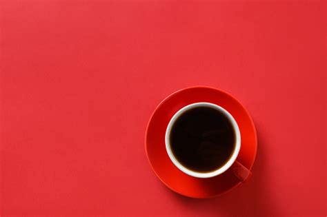 赤い背景にコーヒーの赤カップスペースをコピーする 赤背景のストックフォトや画像を多数ご用意 赤背景 コーヒーカップ コーヒー