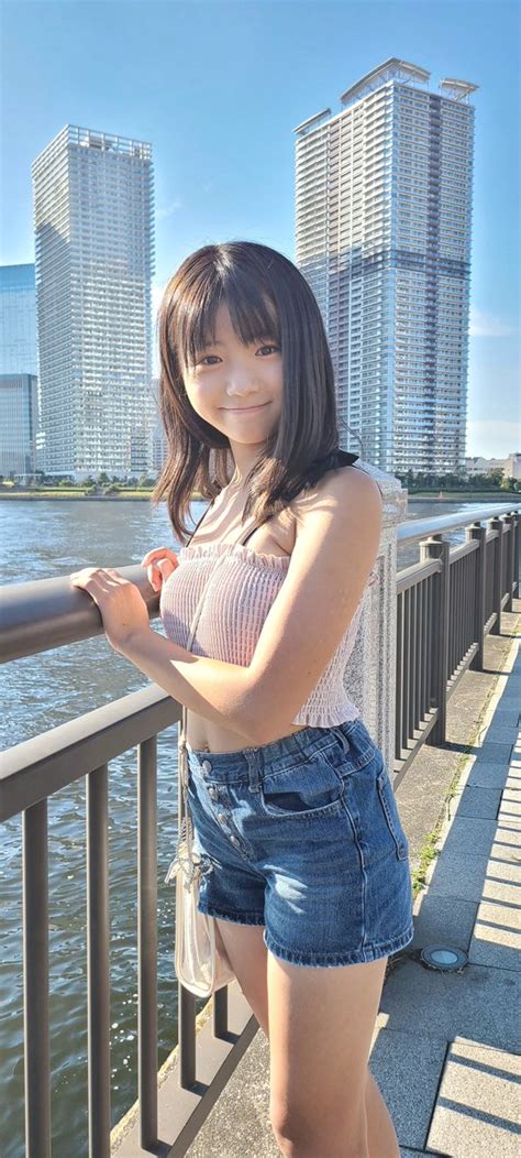 【画像あり】おっぱいが成長中の女子小学生、セクシーな格好で写真を撮られる ひみつのどうくつ