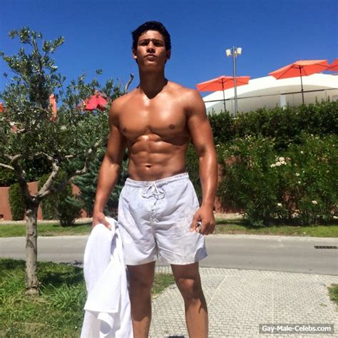 Emilio Sakraya Shirtless And Sexy Photos Male Celeb Nudes My Xxx Hot Girl