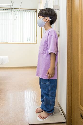 低身長の基準・受診の目安は？診断と原因別の治療方法｜たなか小児科アレルギー科