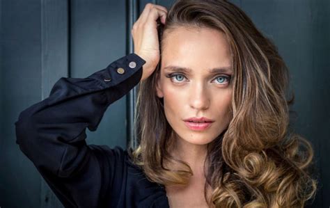 Тя има 6 деца от двама мъже а в момента е на крилете на любовта с трети