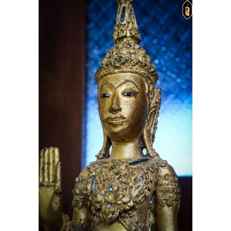 พระพุทธรูปยืนปางห้ามญาติ