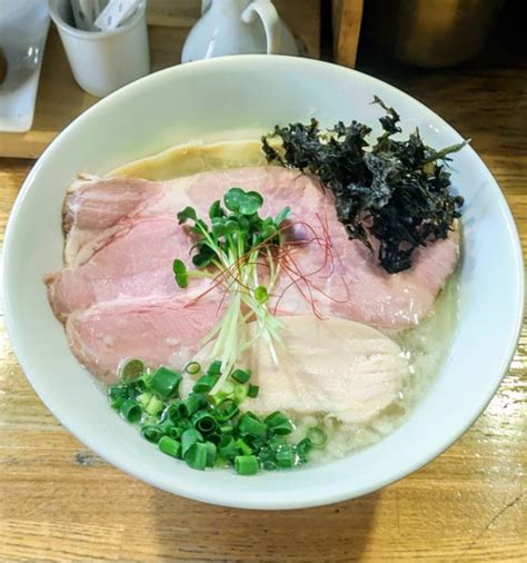 『鶏清湯 塩ら～めん大盛』麺庵 小島流のレビュー ラーメンデータベース