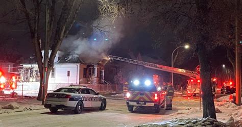 Winnipeg Fire Crews Battle House Fire On College Winnipeg Globalnewsca