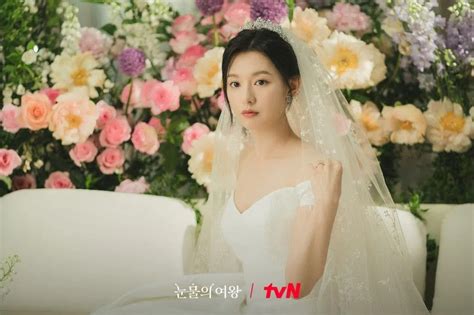 Bộ sưu tập trang sức của Kim Ji Won trong phim Nữ hoàng nước mắt