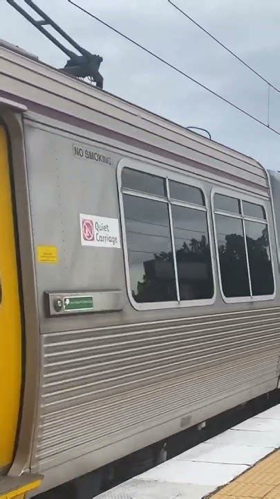 Emu 56 And Emu 40 On 1k13 Originally Tk13 To Springfield Central Fyp