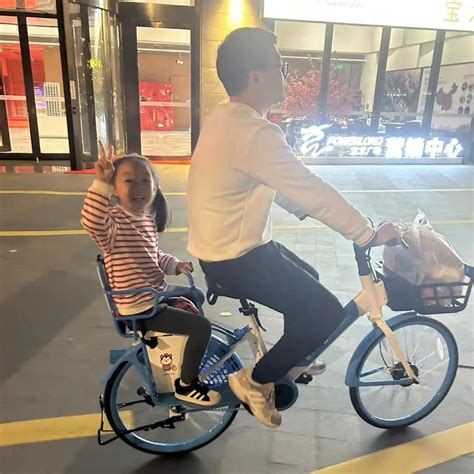 提升出行体验感，亲子共享单车获外地游客点赞澎湃号·政务澎湃新闻 The Paper