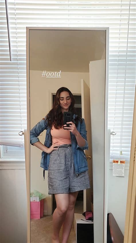 Abigail Shapiro Scrolller