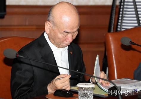 [포토]입 꾹 다문 이효성 방송통신위원장 아시아경제