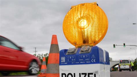 Köln Unfallfahrer läuft nach schwerem Crash auf A59 nackt davon