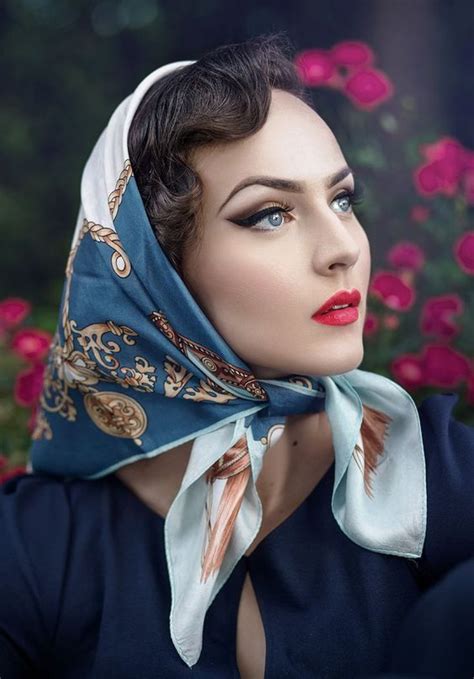 Девушка с платком на лице 97 фото