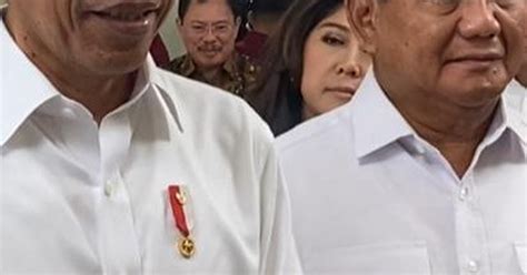 Kompak Pakai Baju Putih Prabowo Dampingi Jokowi Resmikan RSPPN Panglima Besar Soedirman Di Bintaro