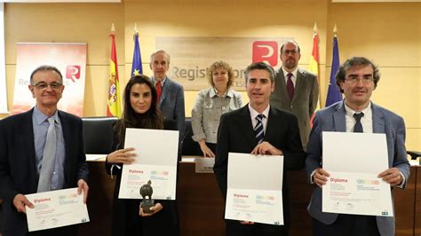 Premio Del Colegio De Registradores Y La Aeca A La Mejor Investigación