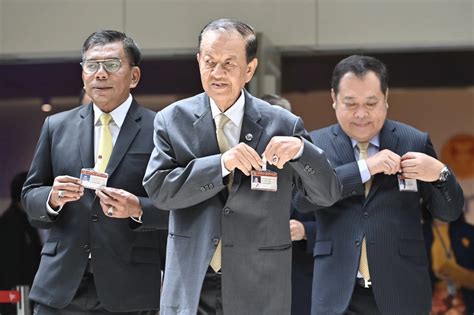 ฉากการเมือง ‘วันนอร์ ประธานสภา 2 ยุค ทูลเกล้าฯ ‘3 นายกฯ รธน40