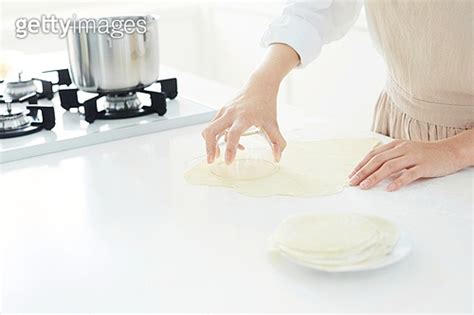 가정주방 주방 음식재료 음식 요리하기 음식준비 레시피 밀가루 이미지 Jv11973913 게티이미지뱅크