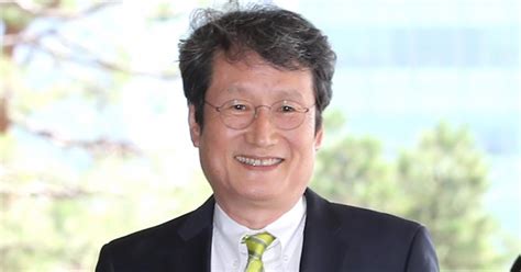 사진 검찰 출석하는 문성근