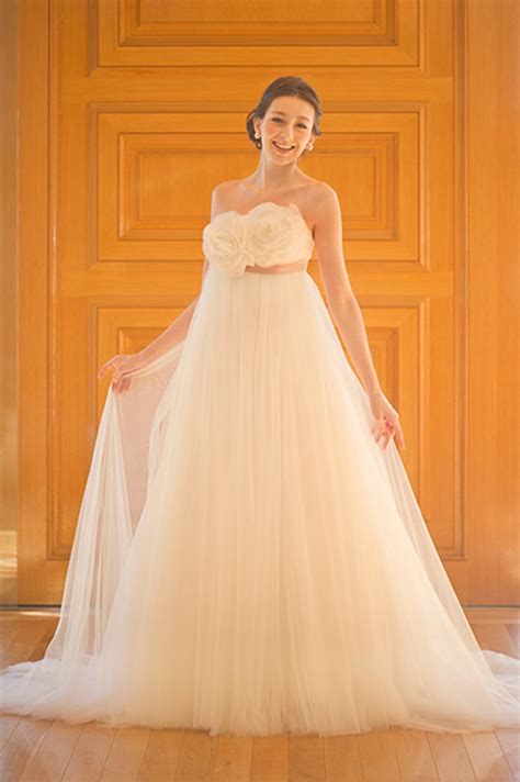 Abito Da Sposa Stile Impero Perfetto Per Donne Incinta Realizzato In Tulle E Raso Con Strascico