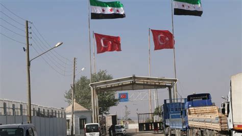 تركيا ترحّل 30 سورياً إلى تل أبيض