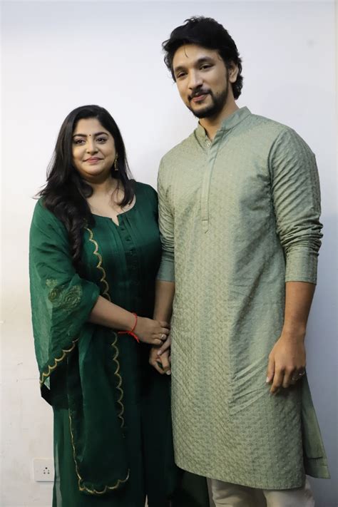 திருமணத்தின் போது குண்டாக இருந்த நடிகை மஞ்சிமா மோகனா இது இவ்ளோ