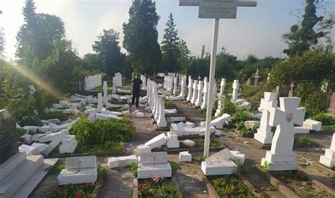 У Стрию затримали молодика який повалив 59 хрестів на могилах січових стрільців Збруч