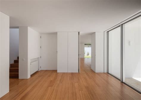 Irregularly Stacked Blocks Define Rooms In House Mr