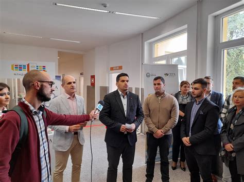 ФОТО Пецаков Верувам дека младите од Охрид со нивната енергија и